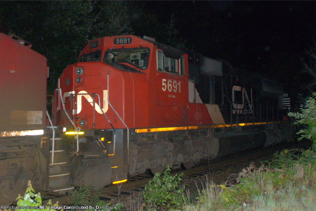 CN SD75I 5691 trails on 931